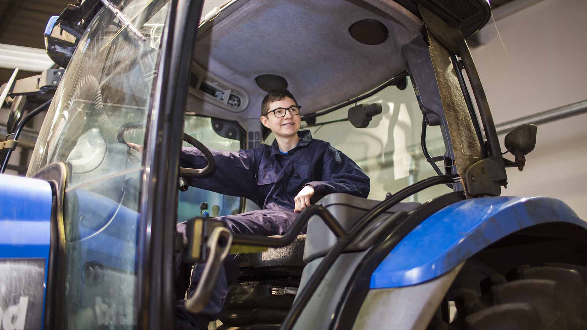 Land-based Service Engineer Technician Apprenticeship Course